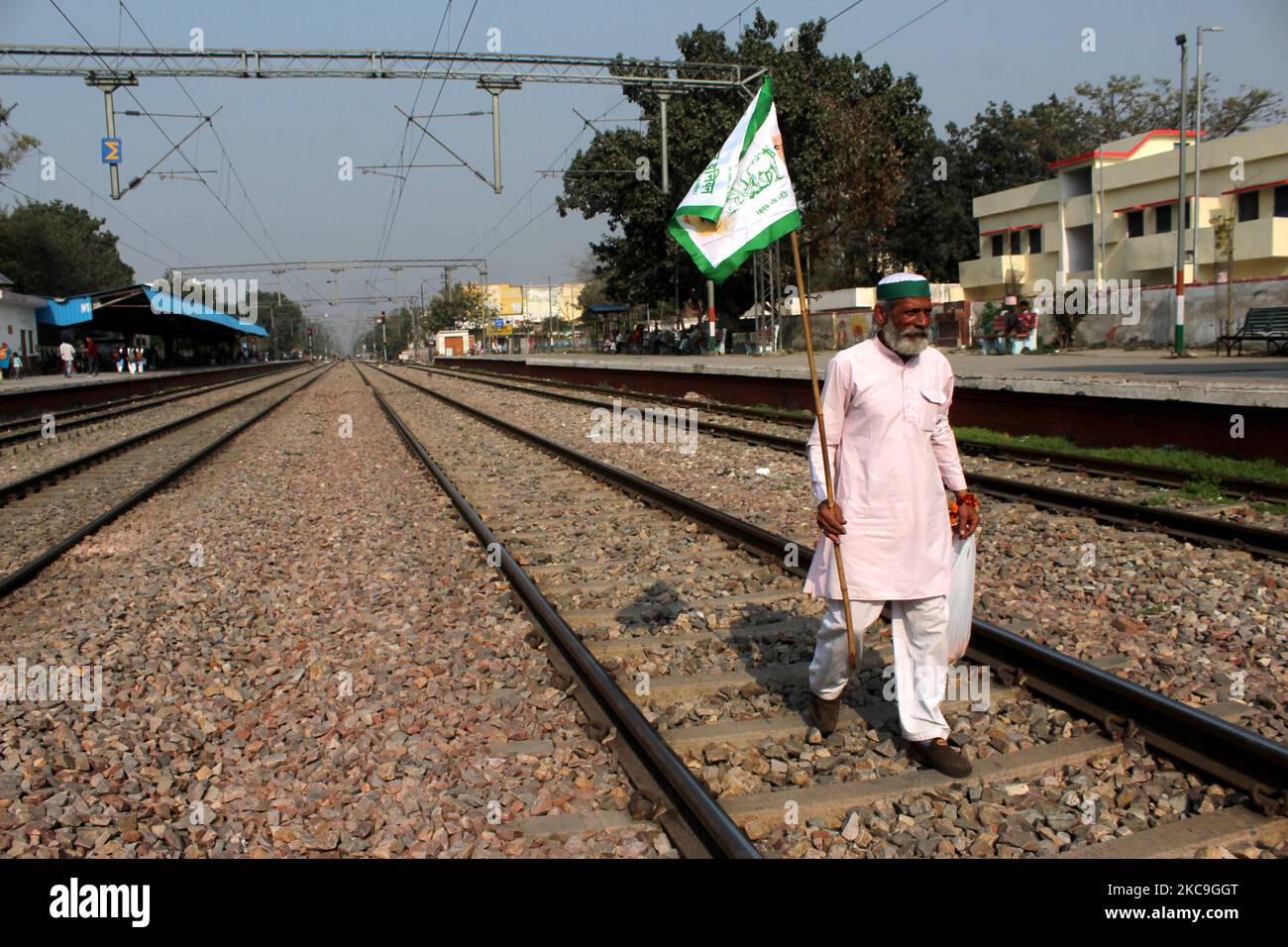 Train 18 delhi hi-res stock photography and images - Alamy