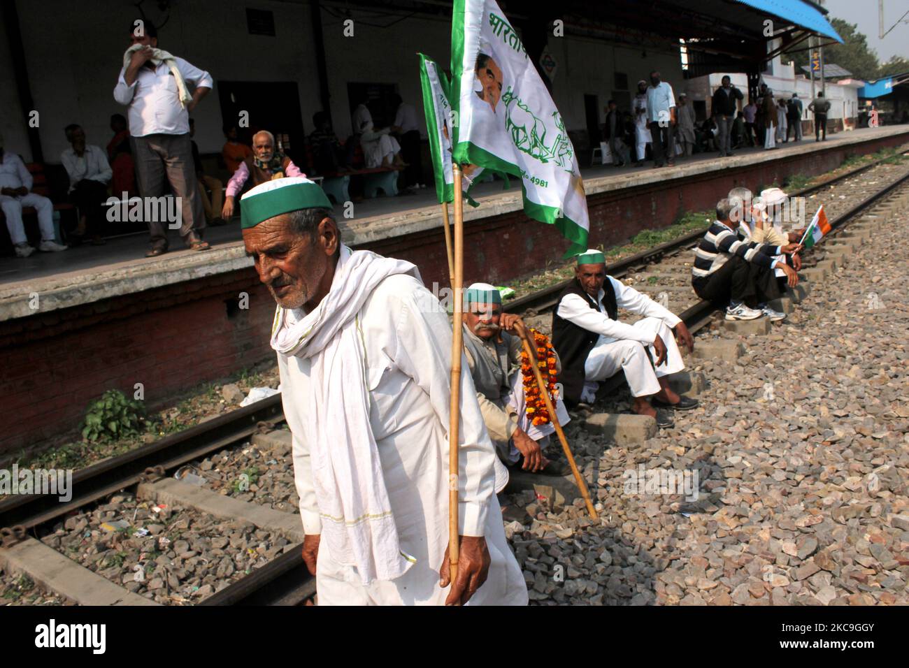 Train 18 delhi hi-res stock photography and images - Alamy