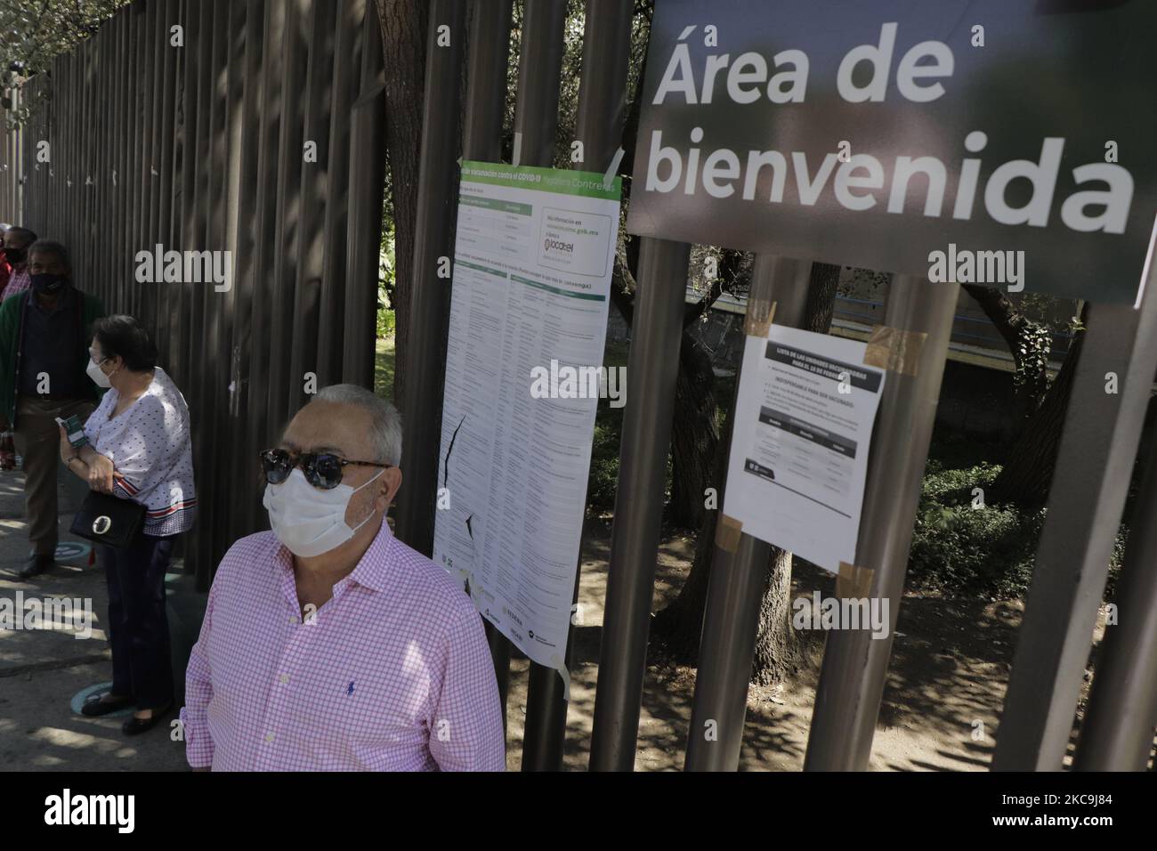 Outside the Family Medicine Unit 22 of the Mexican Social Security ...