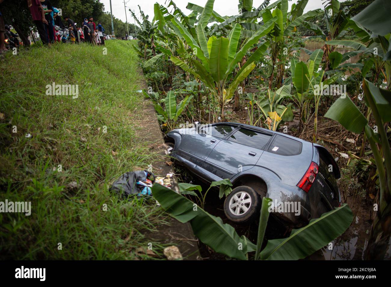 Damaged avanza family car hi-res stock photography and images - Alamy