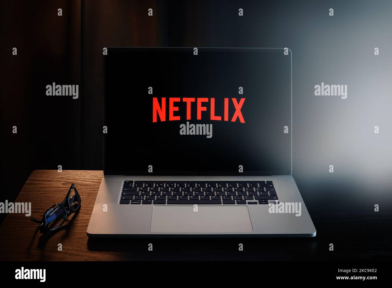 Netflix on laptop screen. Streaming service Stock Photo - Alamy