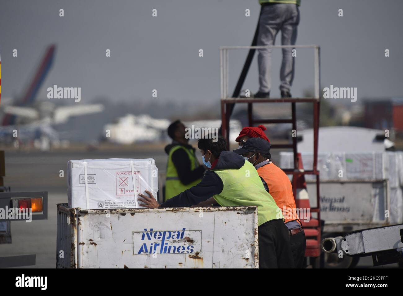 Ground staff india airport hi-res stock photography and images - Alamy