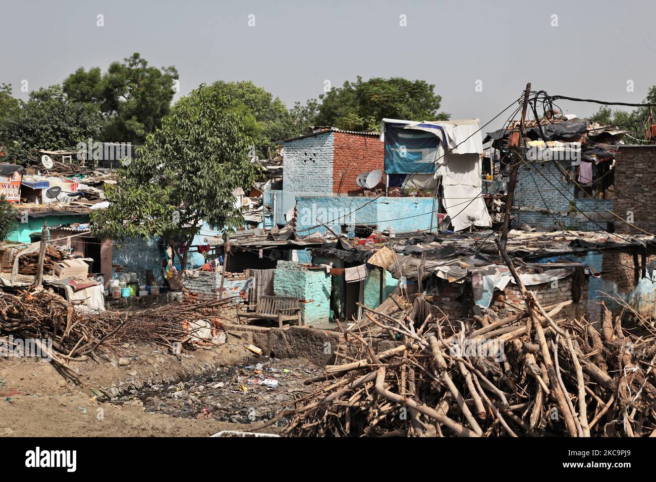 Old delhi delhi india indian slums delhi slums hi-res stock photography ...
