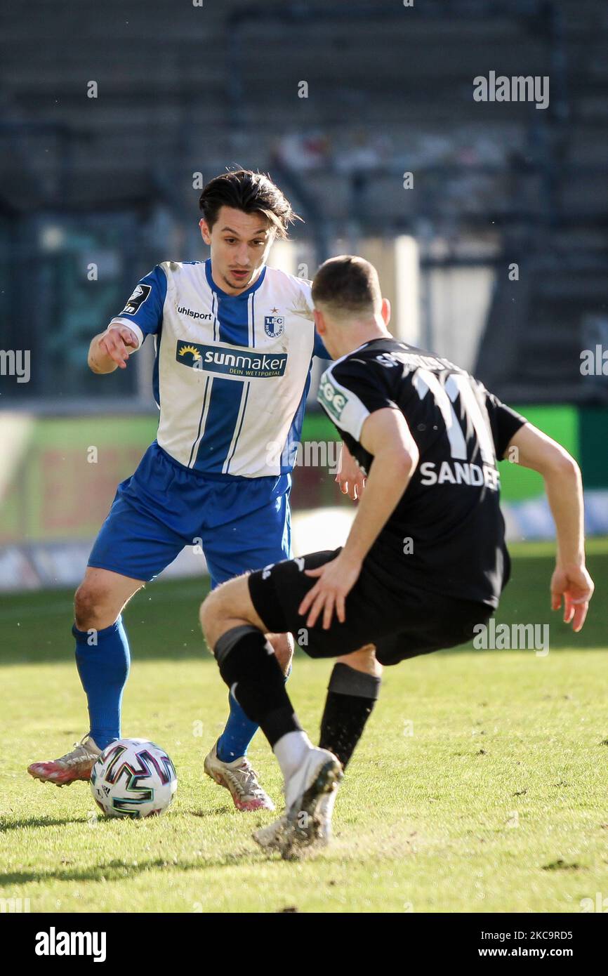 Philipp Sander of SC Verl is challenged by Baris Atik of 1. FC ...