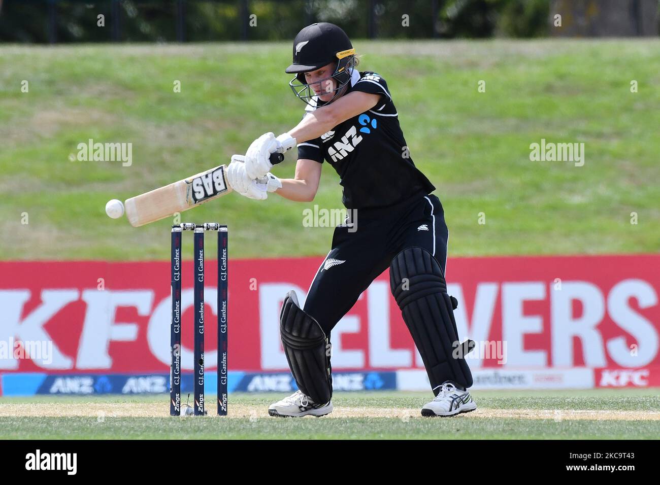 New zealands natalie dodd bats hi-res stock photography and images - Alamy