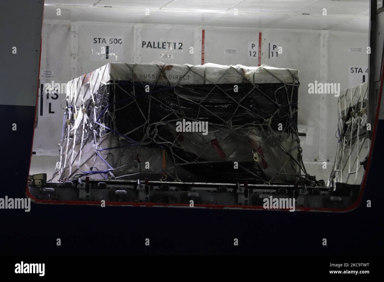 Landing of the first batch of 200,000 doses of Sputnik V vaccine ...