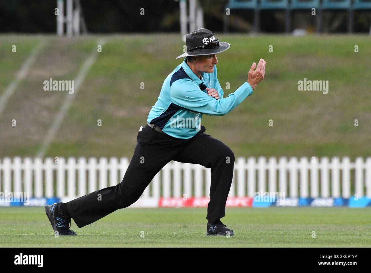 Umpire Billy Bowden signals four runs during the first One Day ...