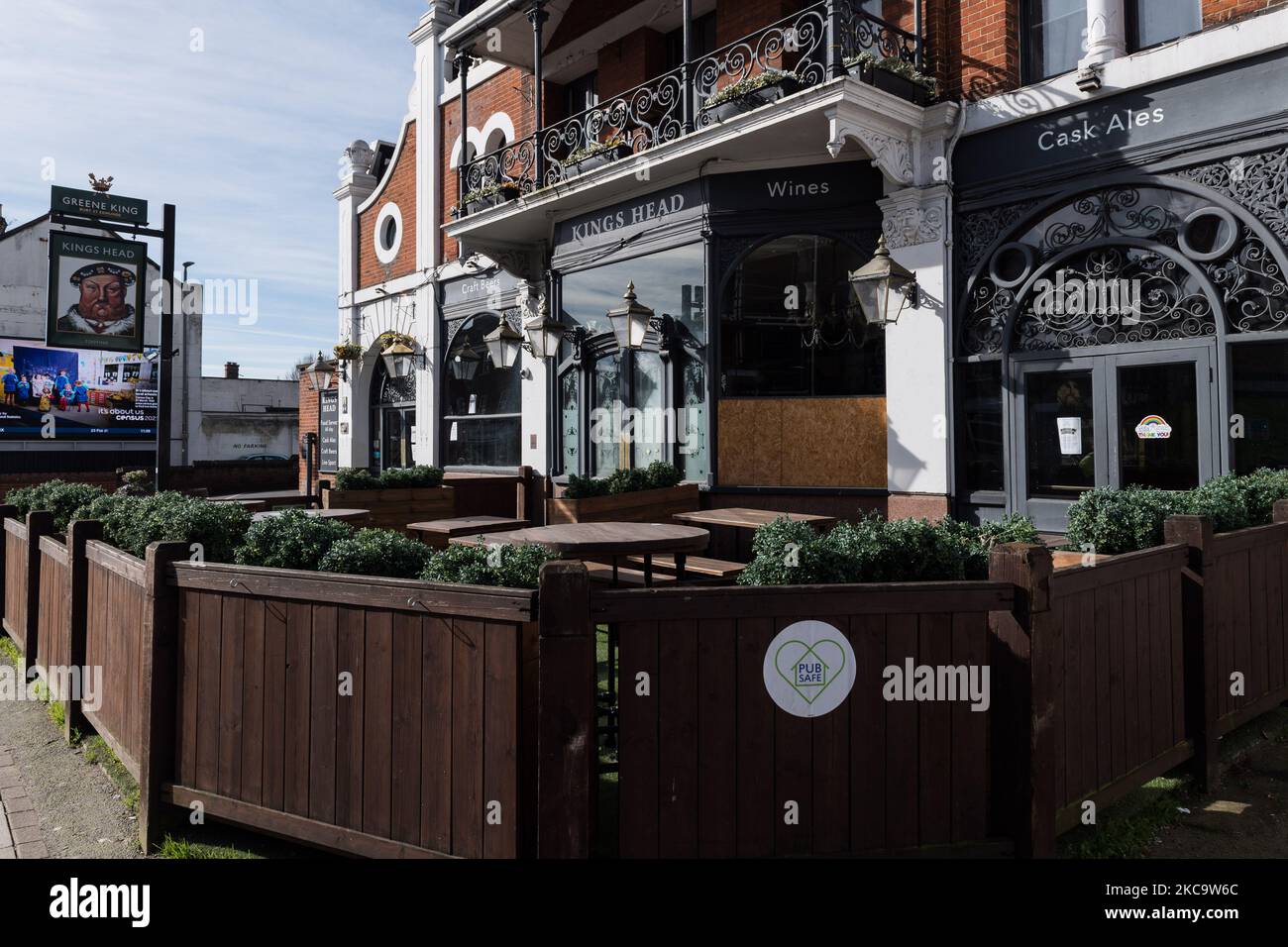 Empty pub stage hi-res stock photography and images - Alamy