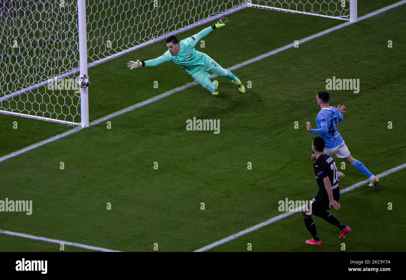 Team manchester city fc goalkeeper ederson hi-res stock photography and images - Alamy