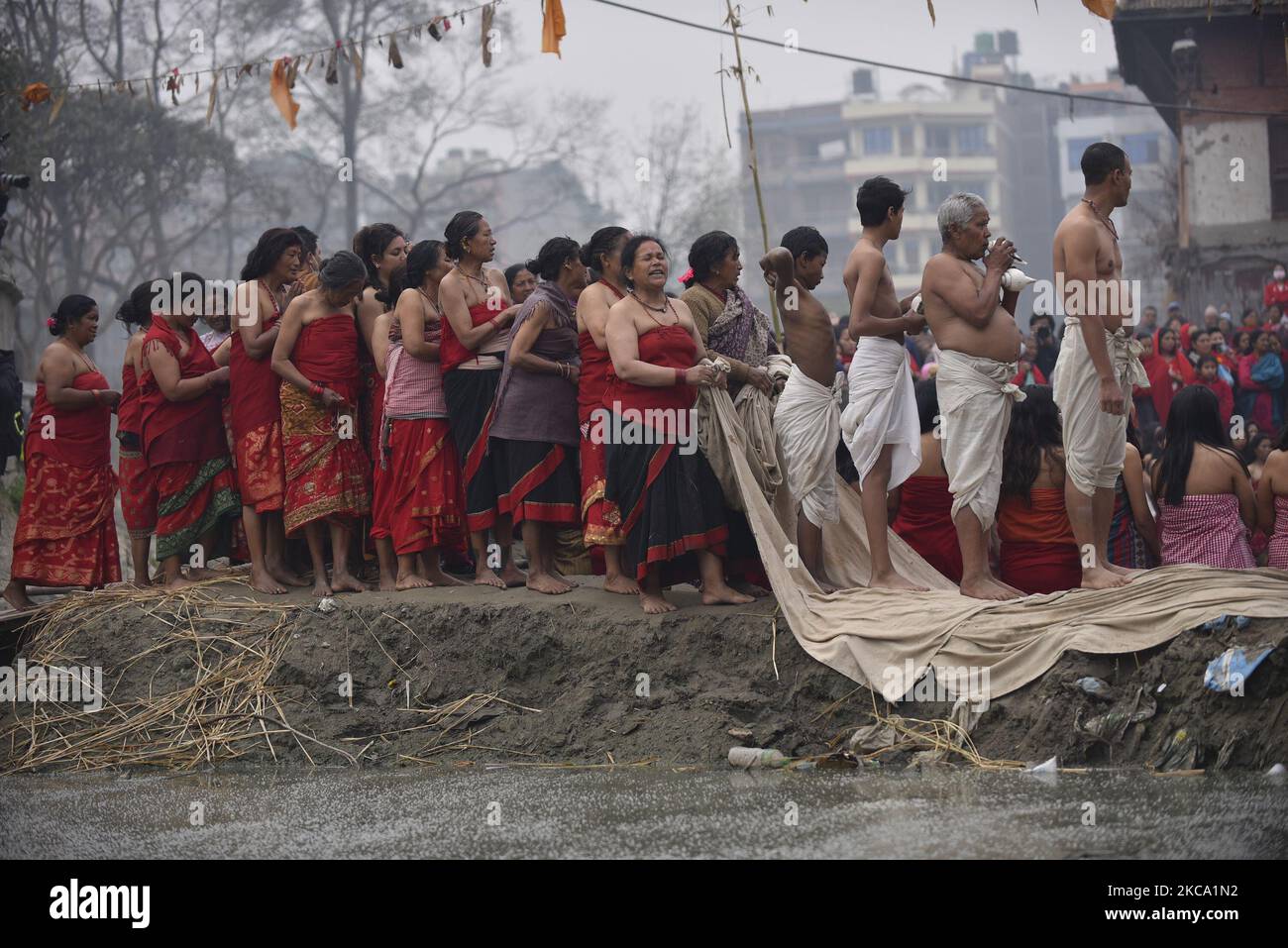 Nepalese hindu devotees offerinf rituals hi-res stock photography and ...