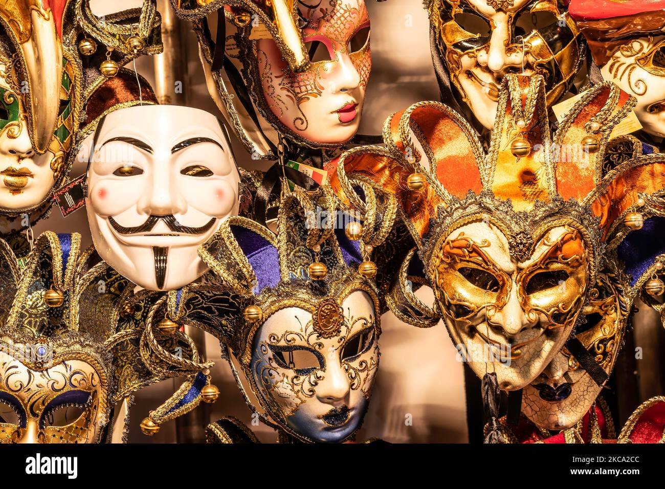 Different culture masks hi-res stock photography and images - Alamy
