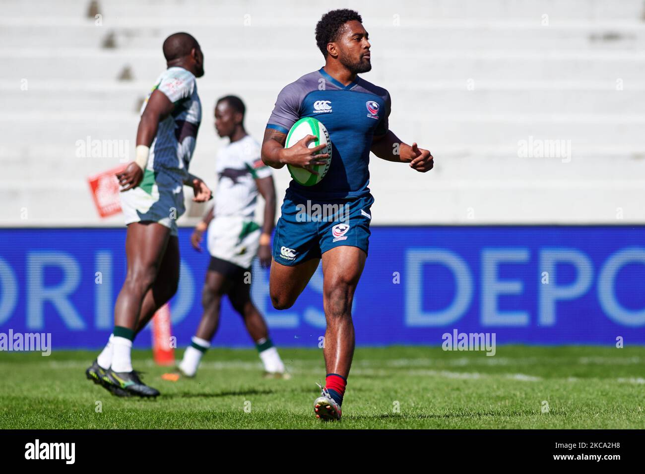 Players In action during the Madrid Rugby 7s match between Kenya and ...