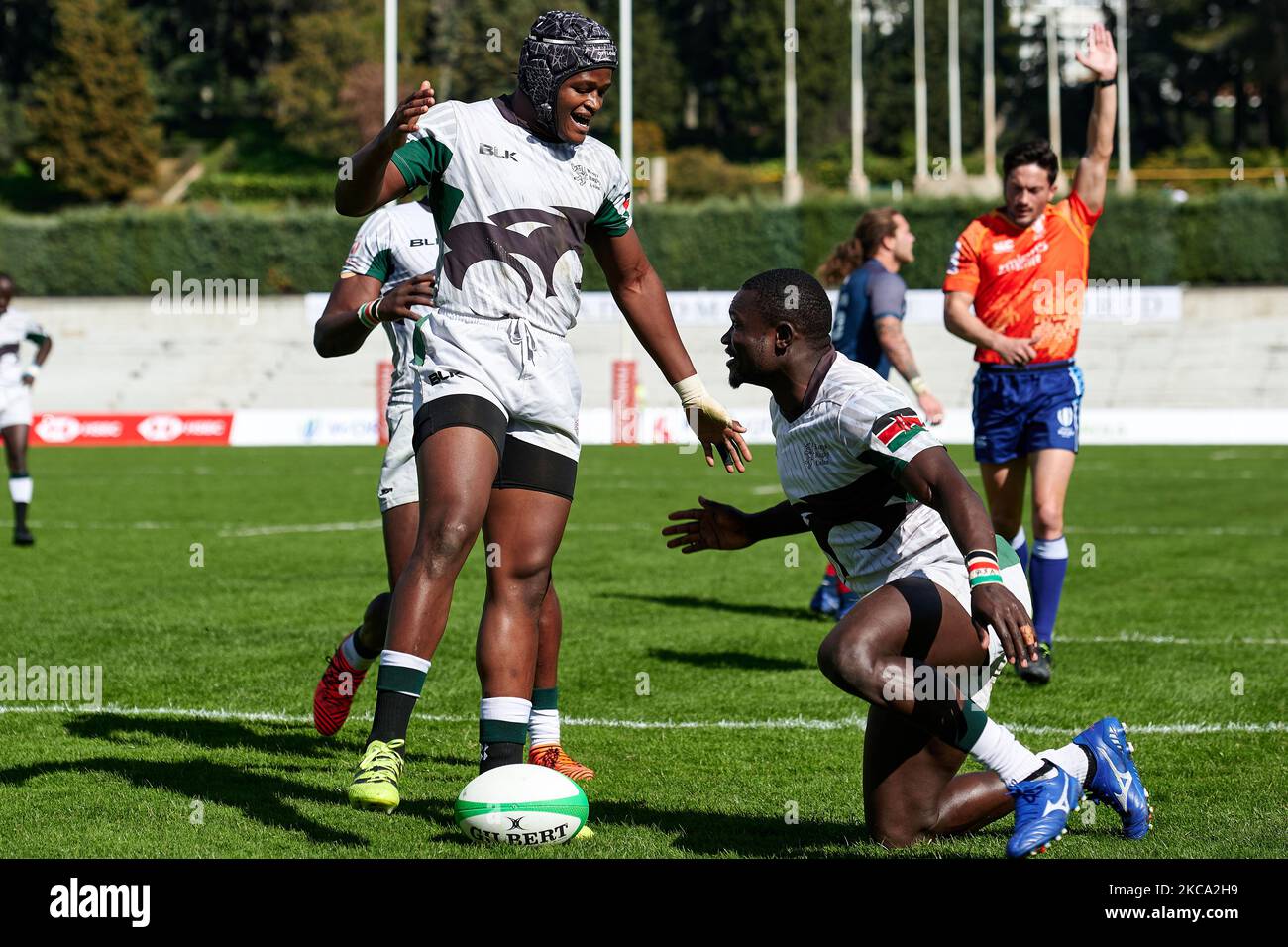 Players In action during the Madrid Rugby 7s match between Kenya and ...