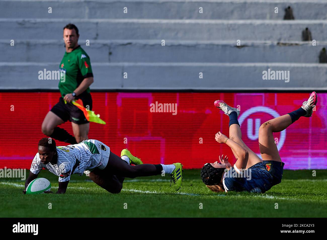 Players In action during the Madrid Rugby 7s match between Spain and ...