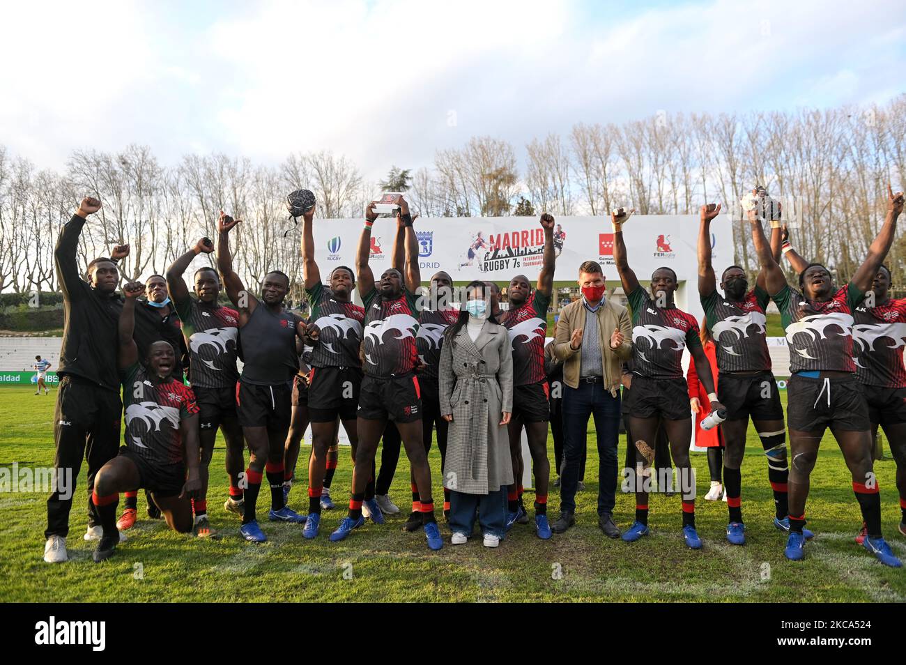 Kenya team pose with the trophy after the Madrid Rugby 7s at Estadio ...