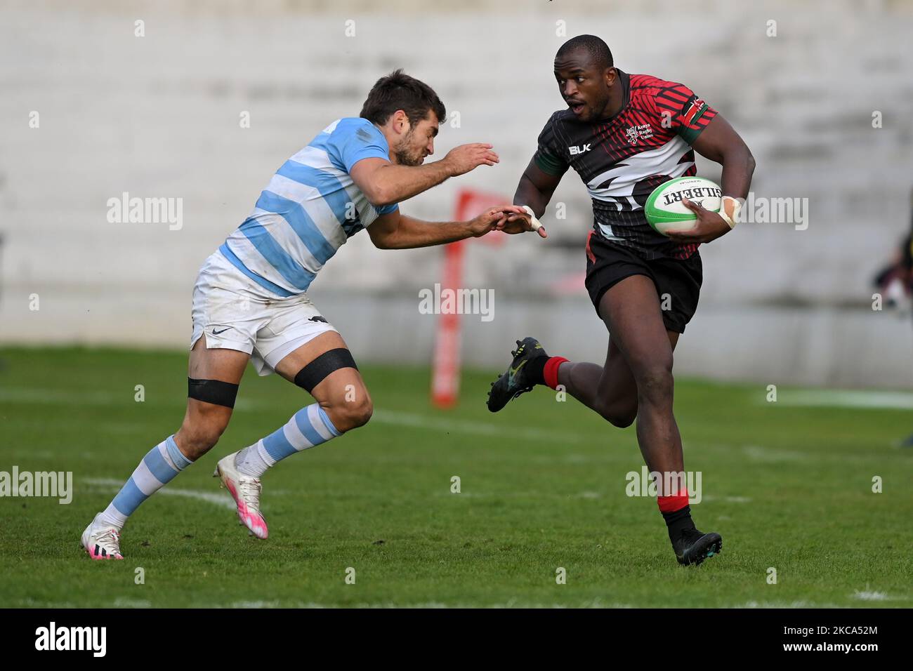 Players In action during the Madrid Rugby 7s Final match between ...
