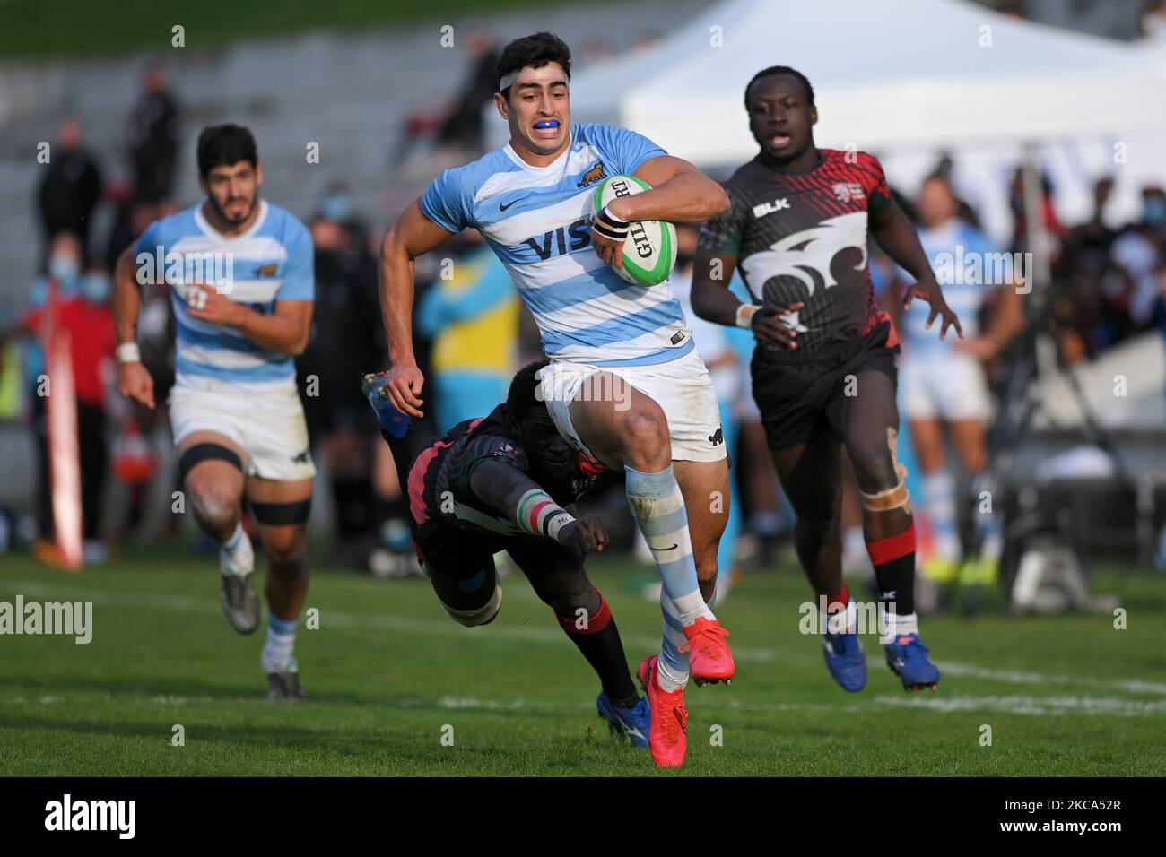 Players In action during the Madrid Rugby 7s Final match between ...
