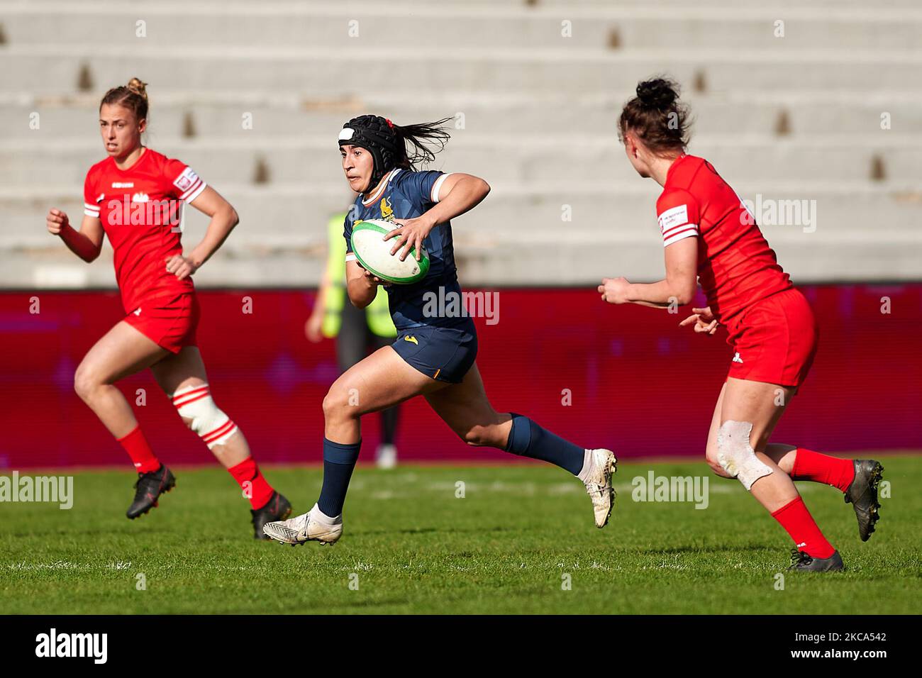 Players In action during the Madrid Rugby 7s match between Spain and ...
