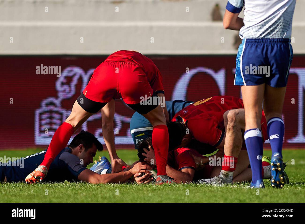 Players In action during the Madrid Rugby 7s match between Spain and ...