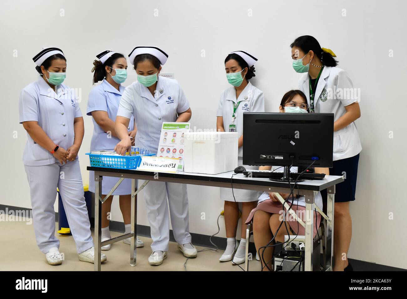 Nurses wearing a surgical face mask prepare of dose of Sinovac Covid-19 ...