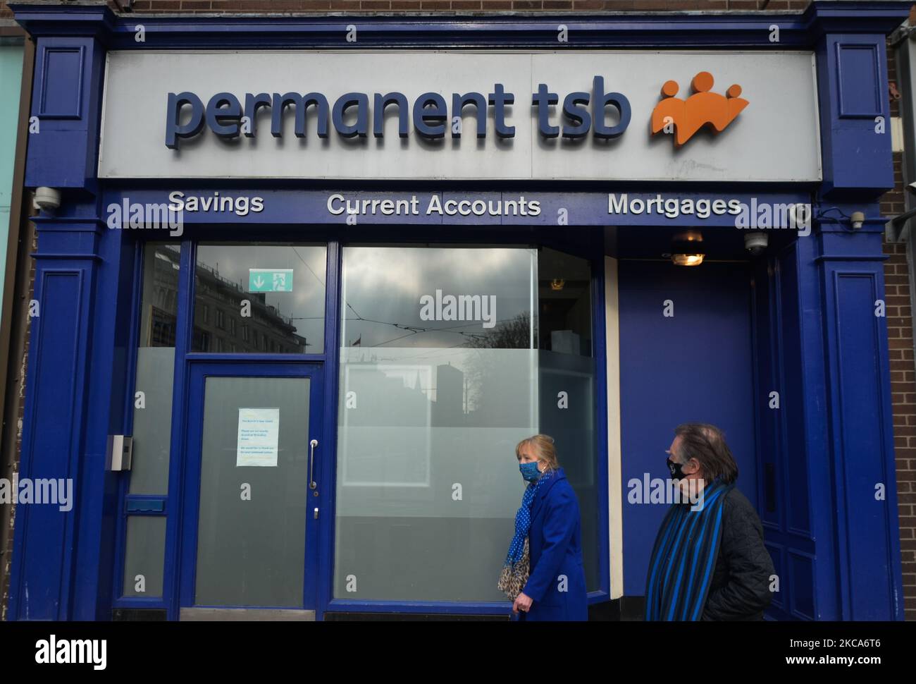 Onlibe banking hi-res stock photography and images - Alamy