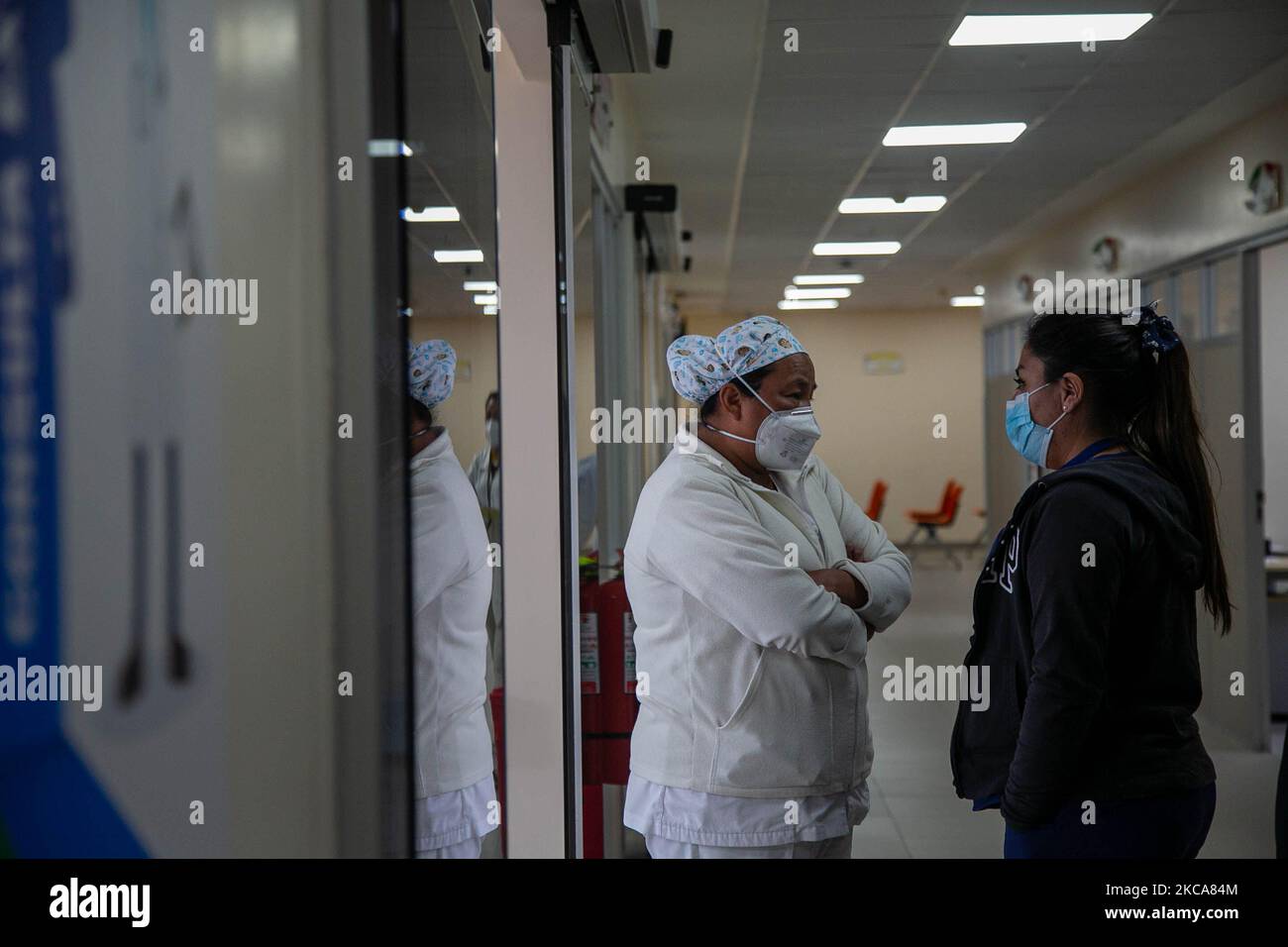 Nurse and paramedic talk about the health of a patient. (Photo by ...