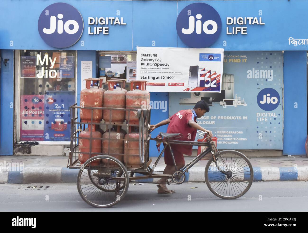 Lpg tech logo hi-res stock photography and images - Alamy