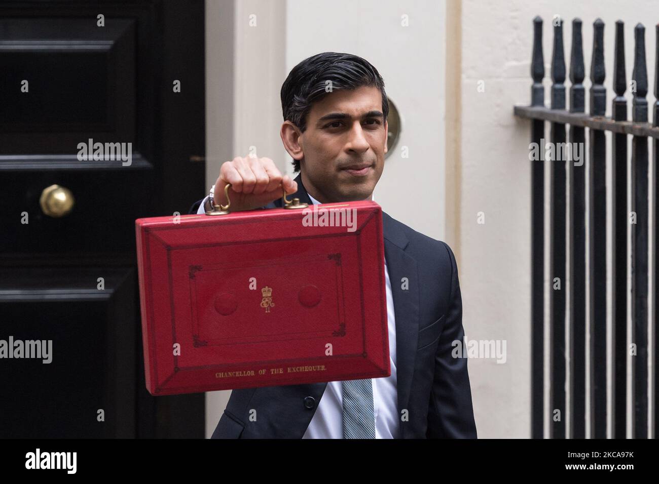 Chancellor's budget box hi-res stock photography and images - Alamy