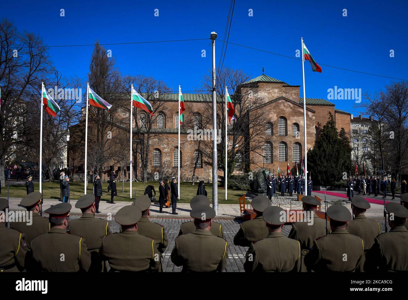 Bulgarian soldiers paying tribute during ceremony of raising national ...