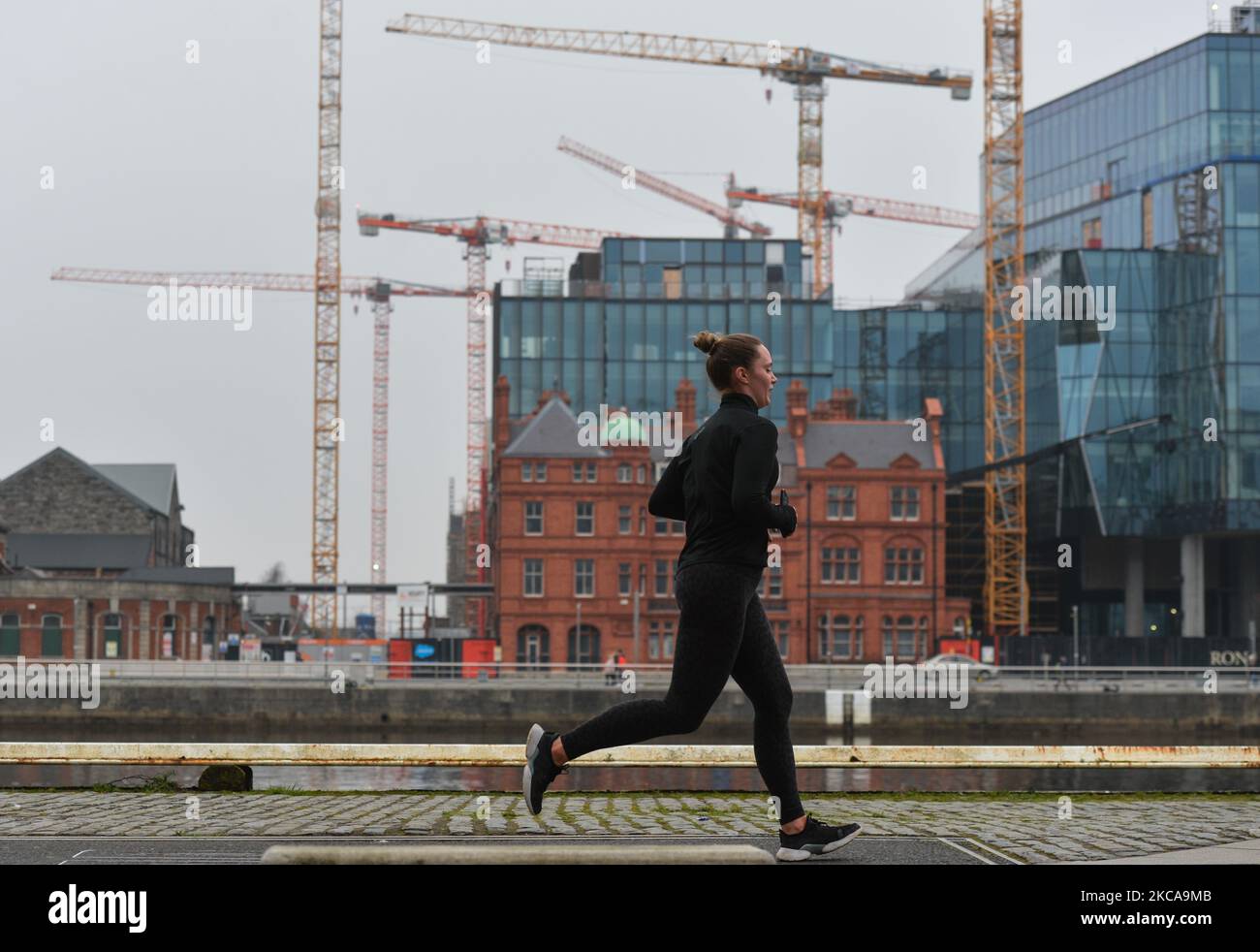 Salesforce tower construction site hi-res stock photography and images ...