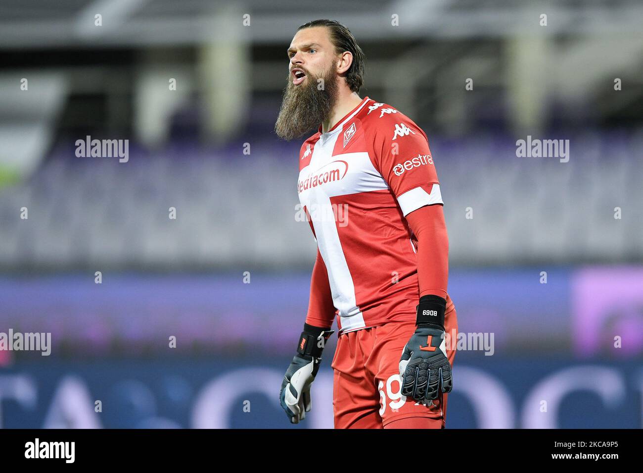 Bartlomiej dragowski of acf fiorentina yells hi-res stock photography ...