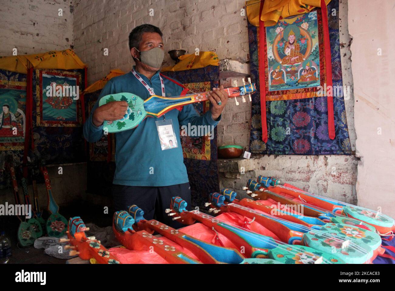 Traditional instrument dram nyan hi-res stock photography and images ...