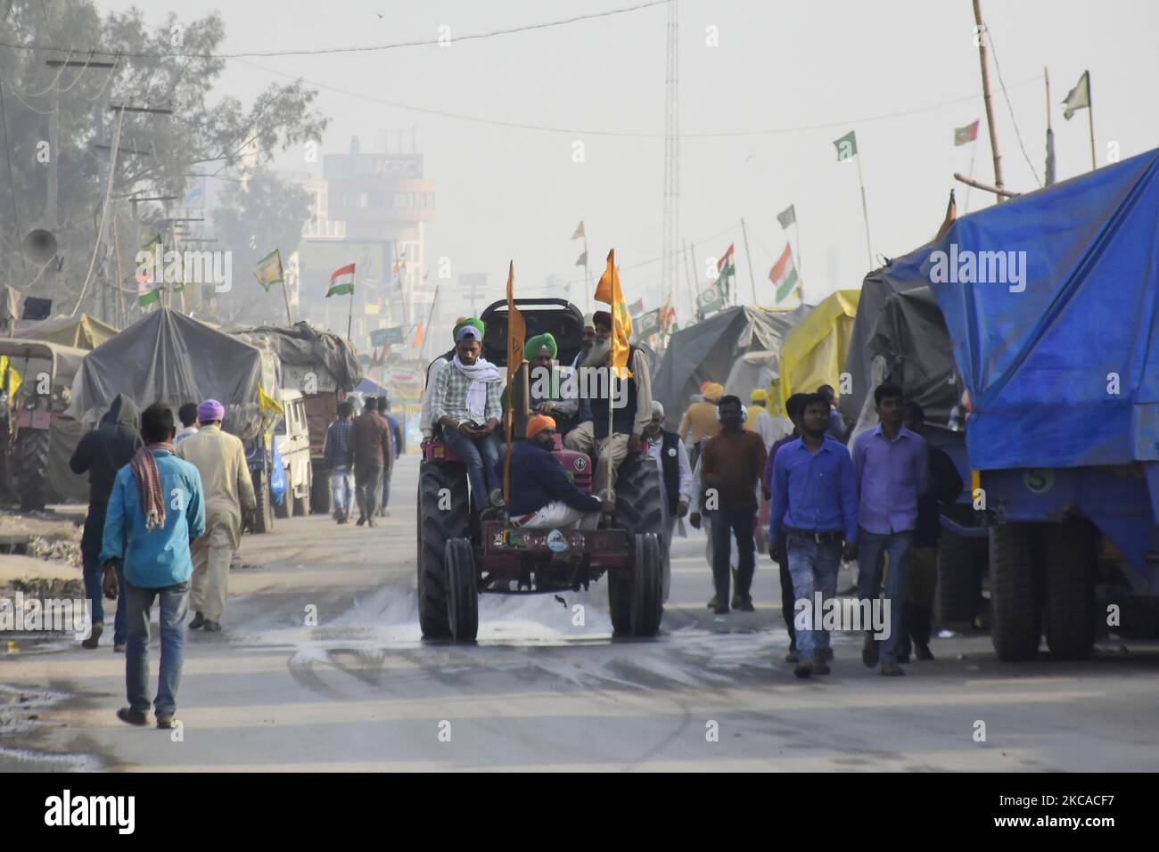 Indian farmers arrive at Singhu border which connects with New Delhi on ...