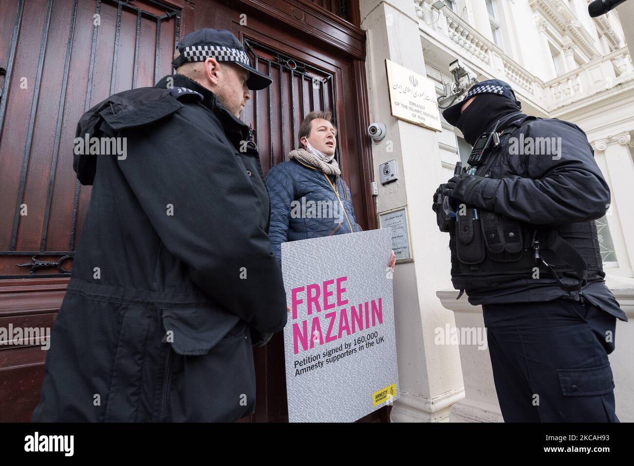 Signature amnesty international petition hi-res stock photography and ...