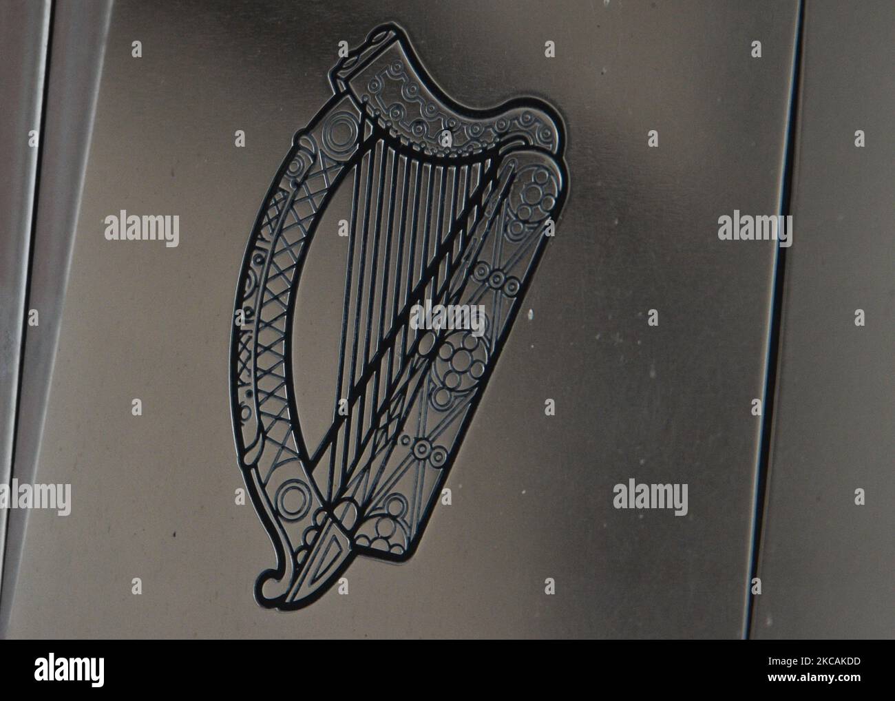 Official state emblems of ireland hi-res stock photography and images ...