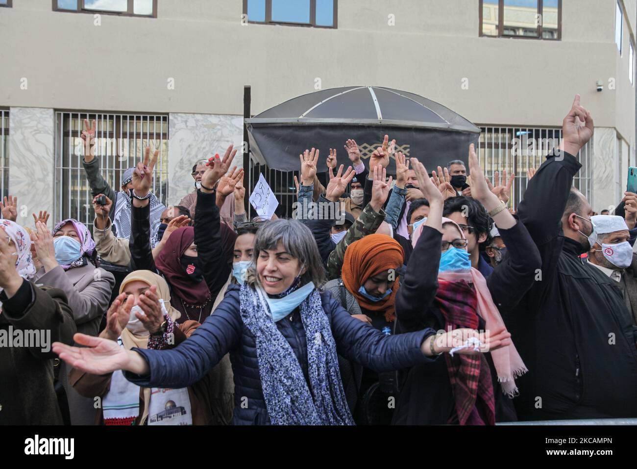 Four finger salute hi-res stock photography and images - Alamy