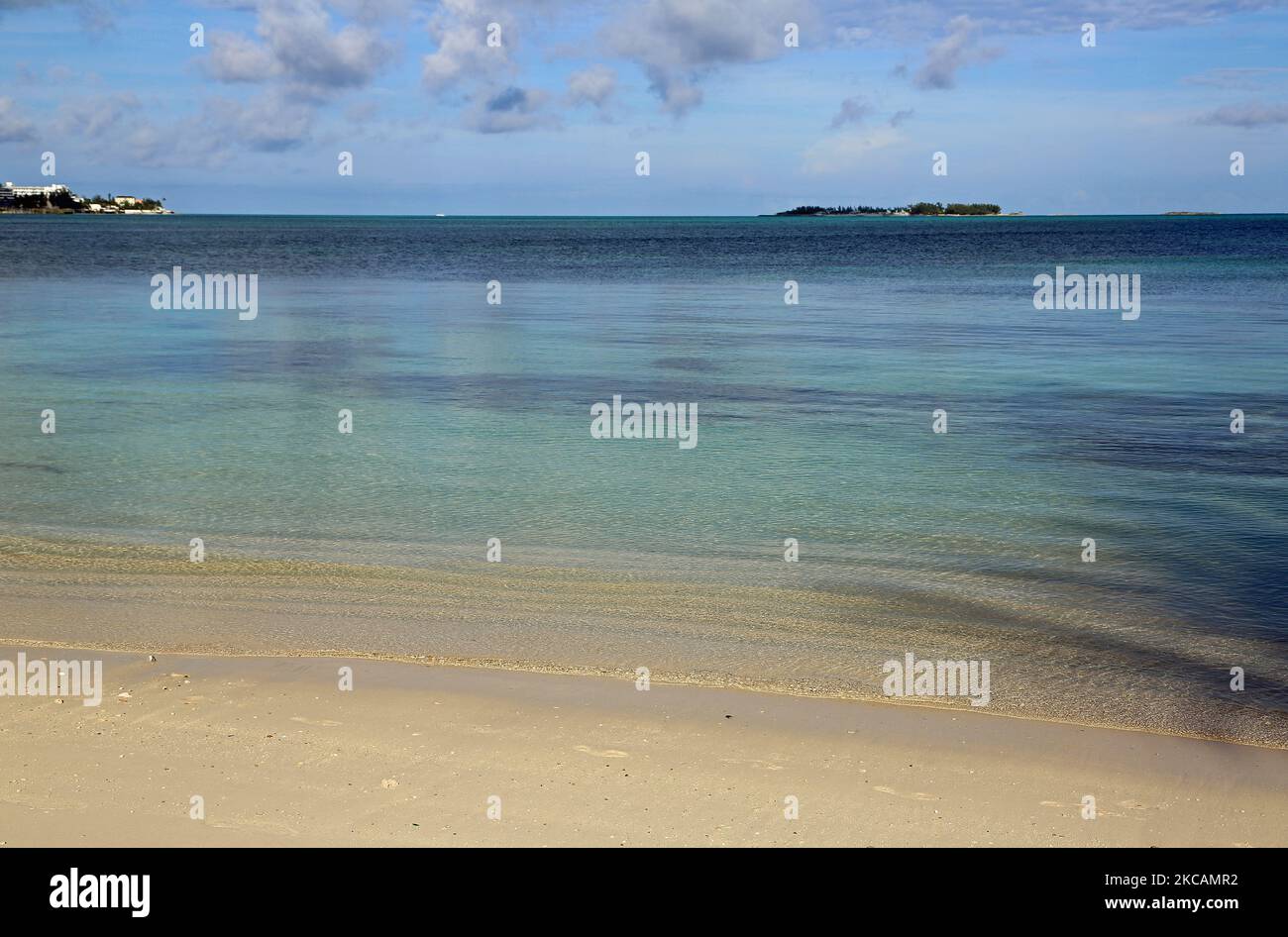 View at small islands of Bahamas Stock Photo - Alamy
