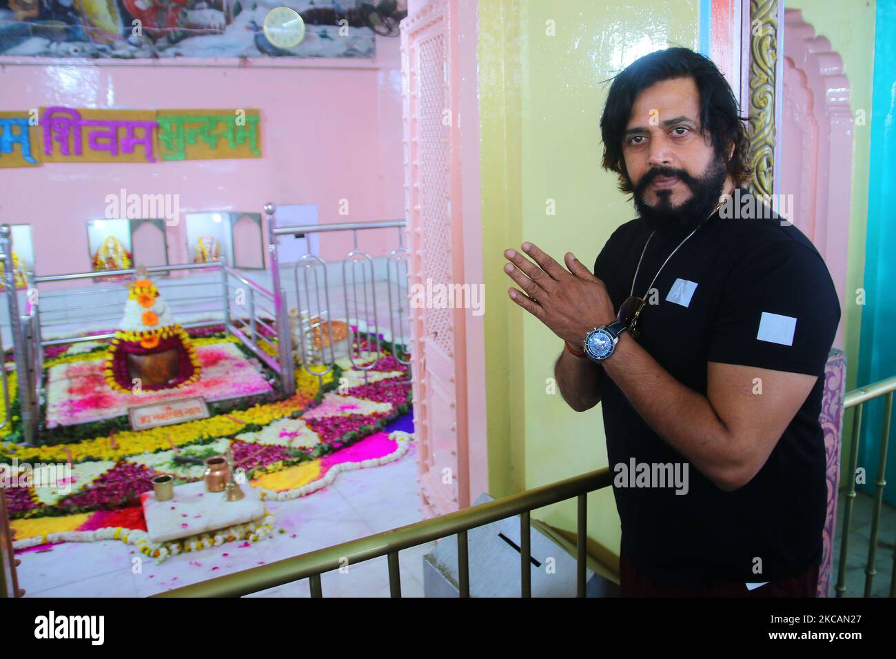 BJP Member of Parliament and actor Ravi Kishan offer prayers to Lord ...