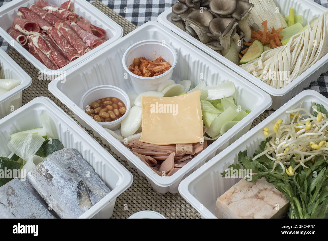 In this food picture is Coupang's delivery franchise company Coupang ...