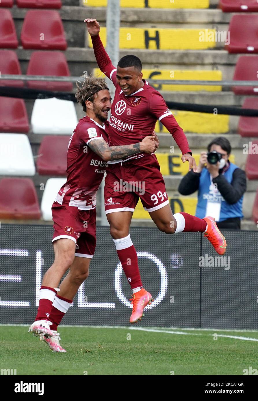 Rigoberto Rivas of Reggina 1914 celebrate the goal during the Serie B ...