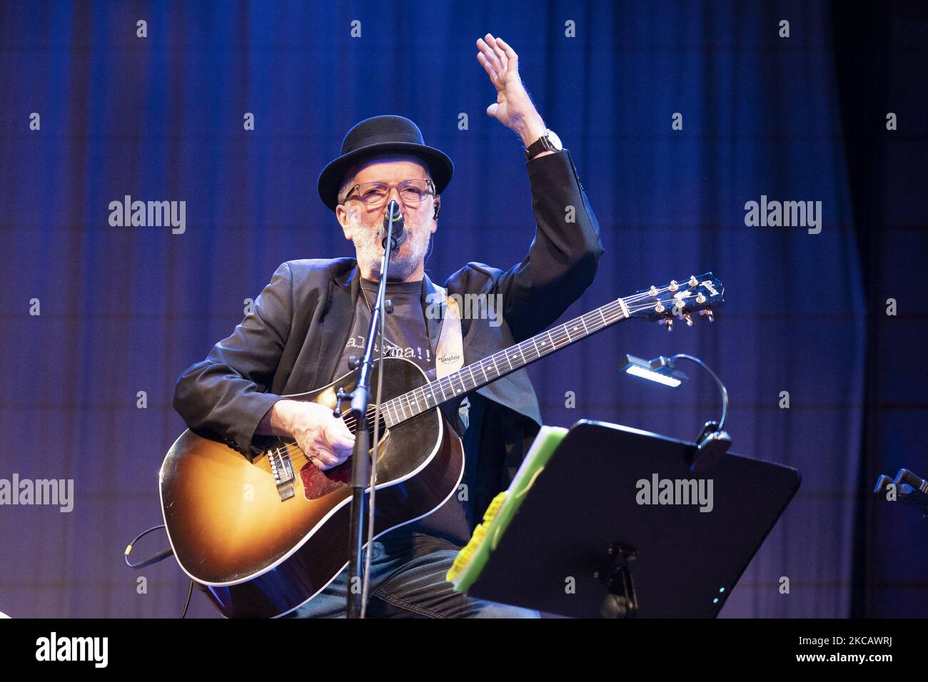 the singer Pancho Varona during his performance at the Muñoz Seca ...