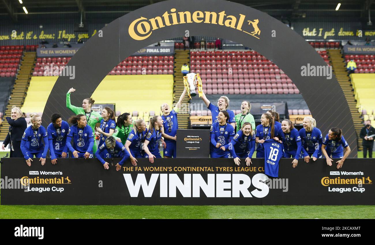 Chelsea trophy lift 2021 hi-res stock photography and images - Alamy