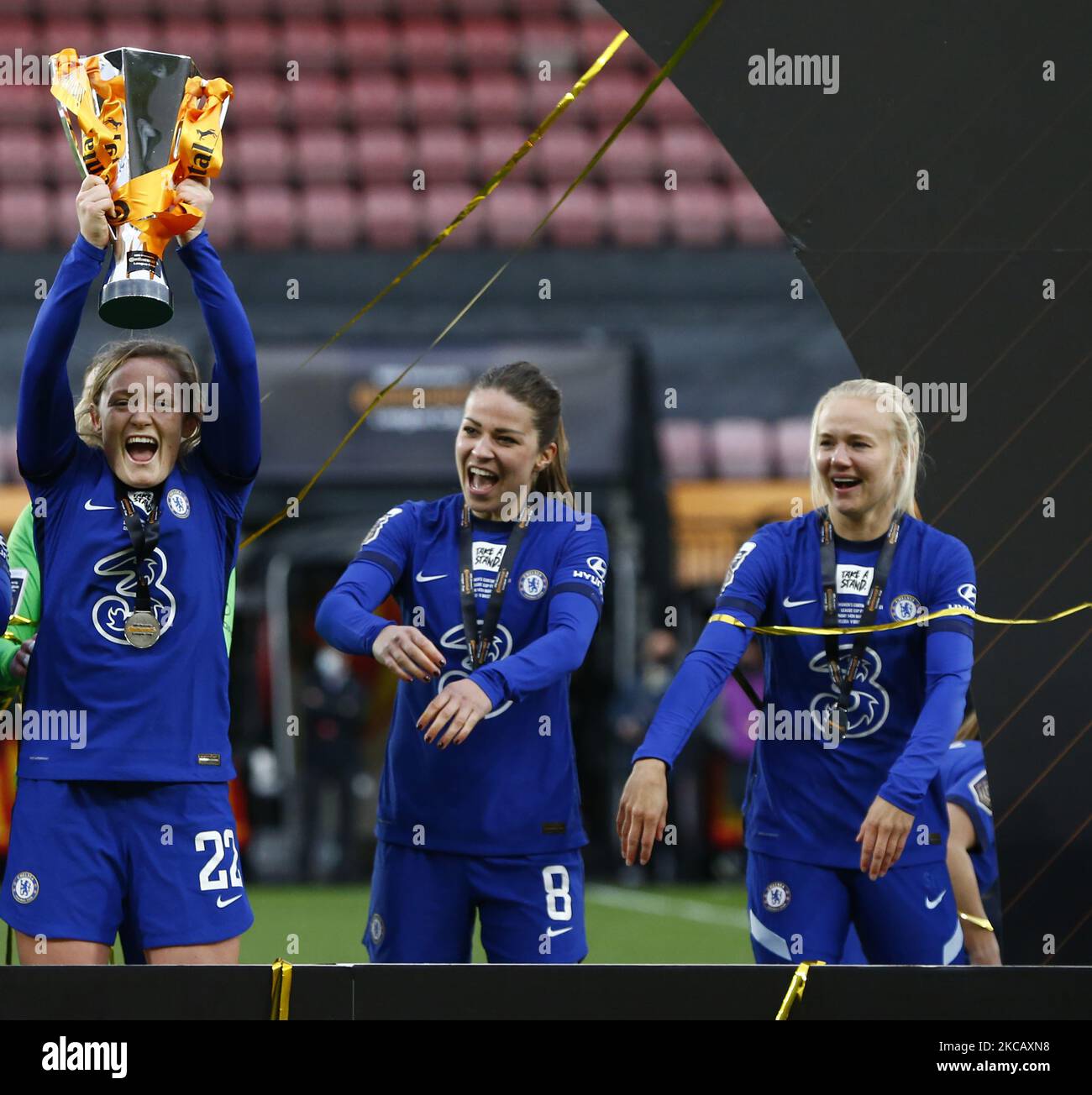 Chelsea trophy lift 2021 hi-res stock photography and images - Alamy