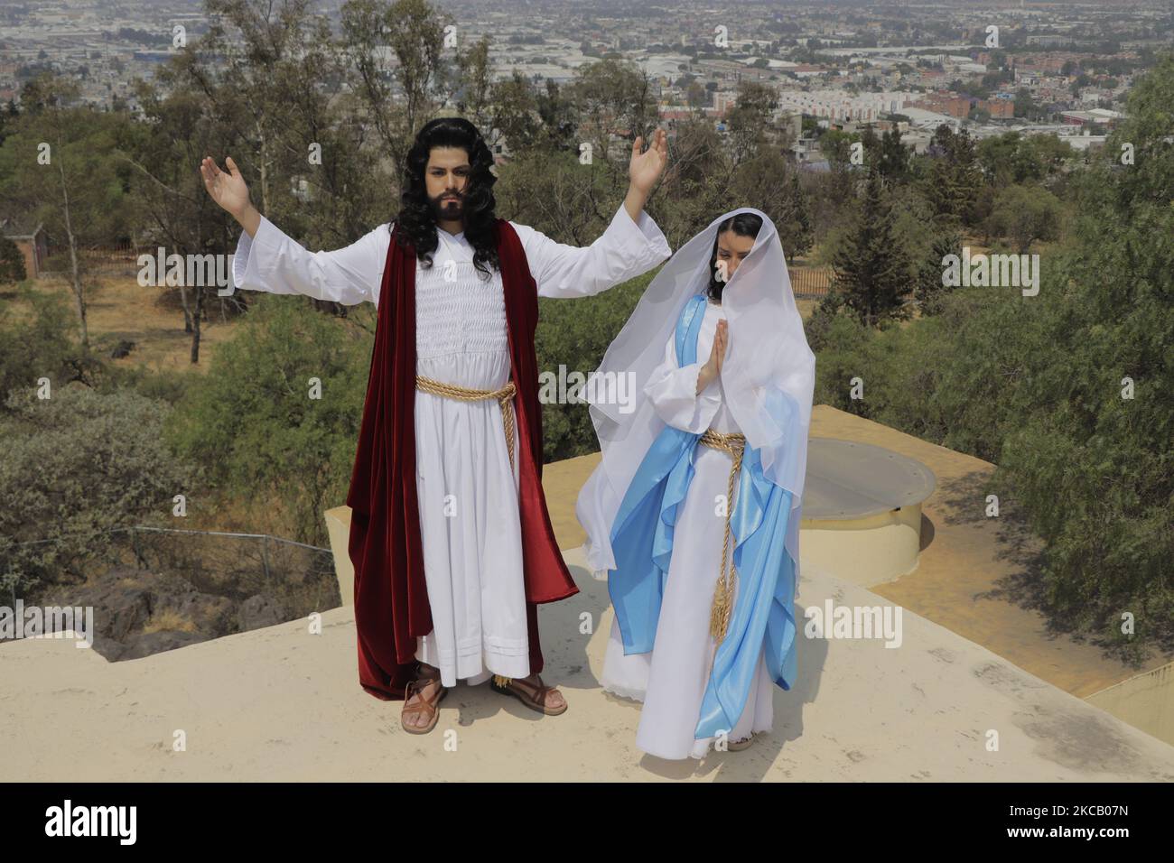 Mary death mask hi-res stock photography and images - Alamy