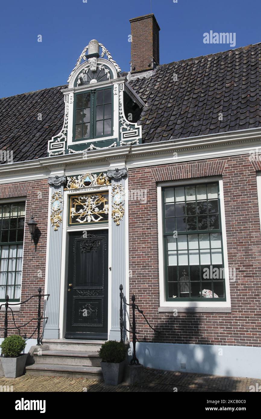 Traditional Dutch shop in the small town of Zaanse Schans, Holland ...