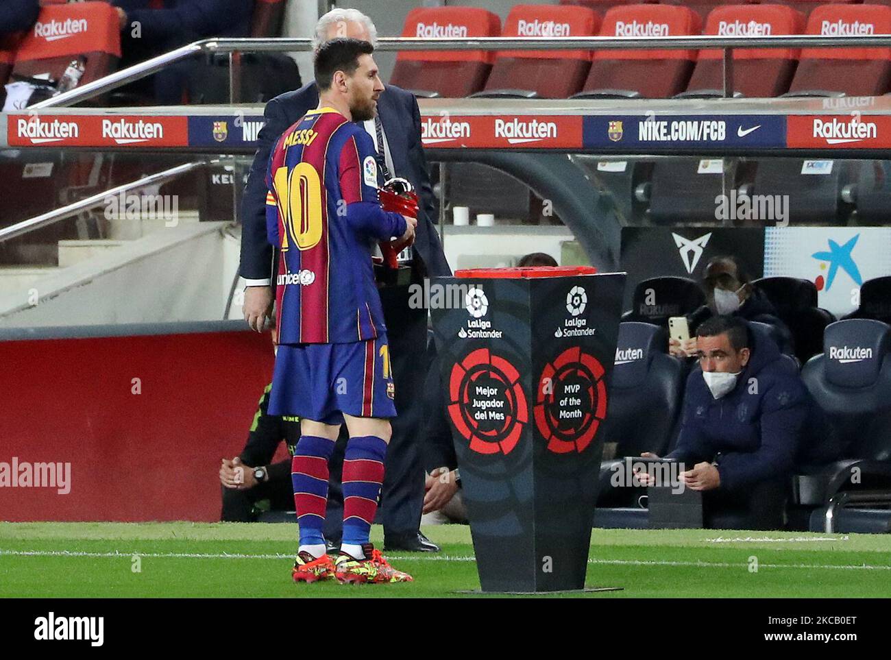 Messi with la liga trophy hi-res stock photography and images - Alamy