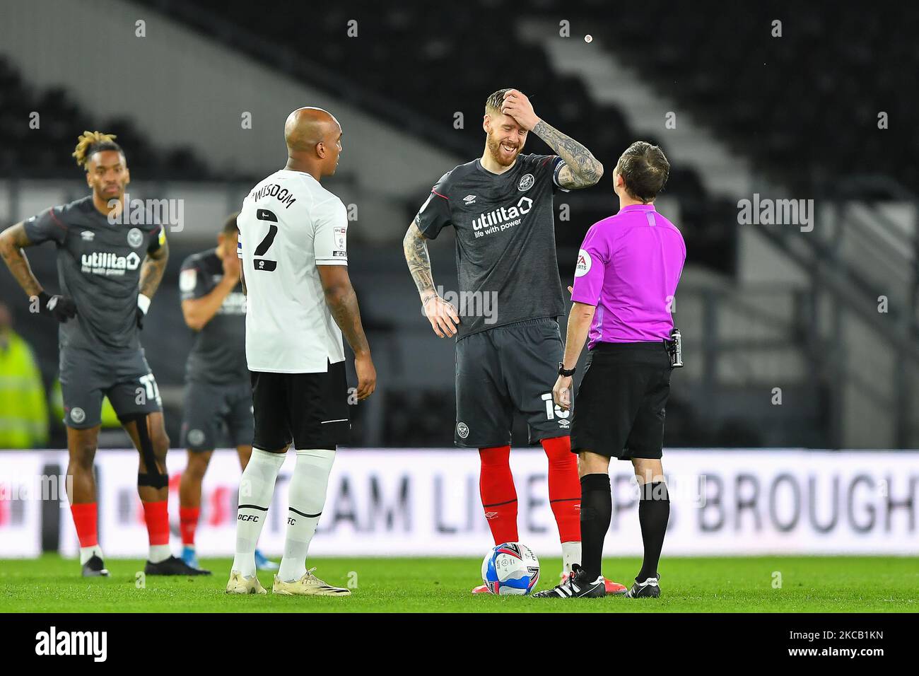 David webb referee 2021 hi-res stock photography and images - Alamy