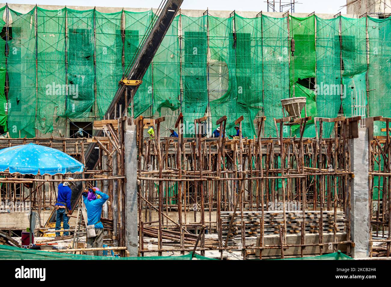 Female males scaffolding hi-res stock photography and images - Alamy