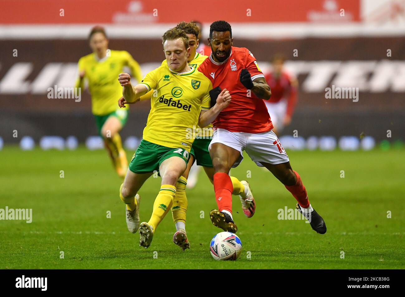 Oliver Skipp of Norwich City forces Cafu (18) of Nottingham Forest off ...