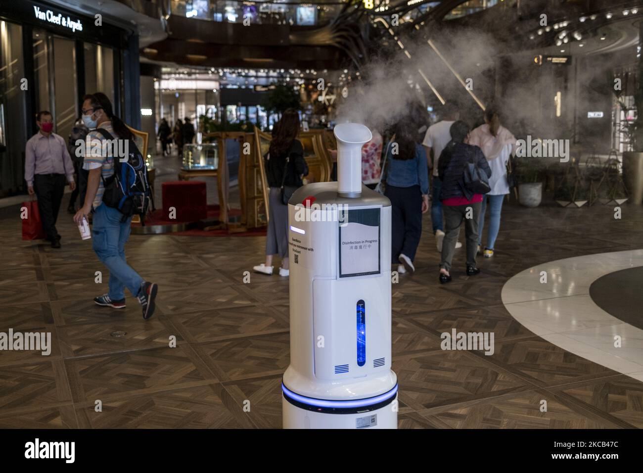 Shopping mall in hong kong hi-res stock photography and images - Alamy